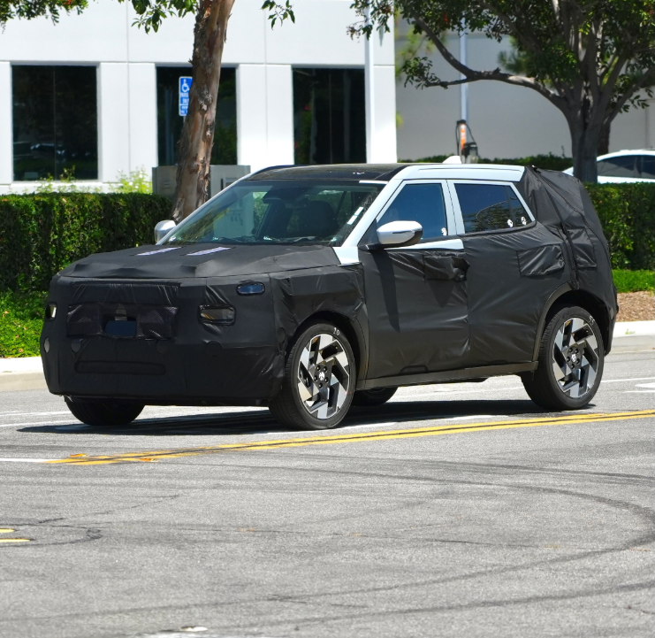 Hyundai Kona EV Redesign: Next-Gen Electric SUV Gets Bold New Look ...