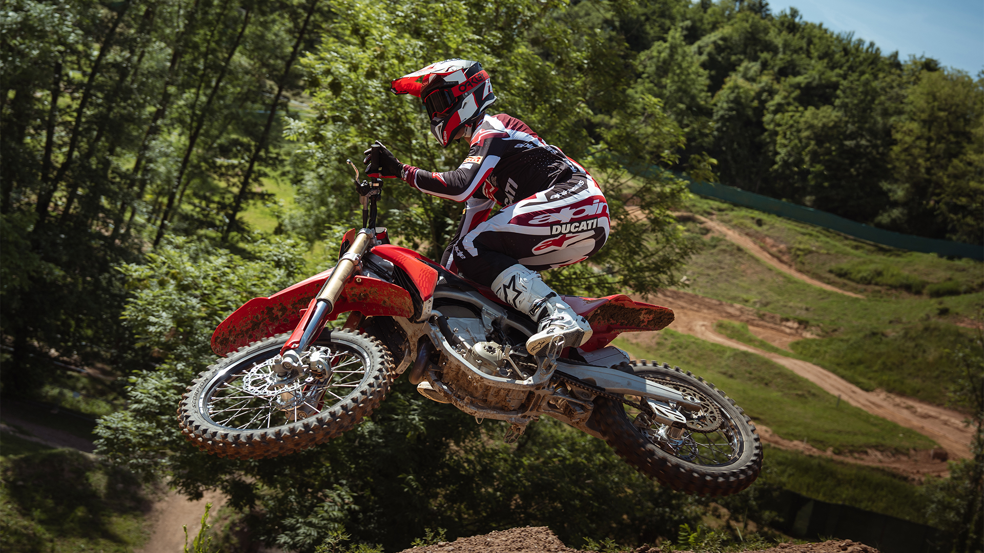 Ducati Desmo250 MX Debuts With High-Revving Desmodromic Engine ...